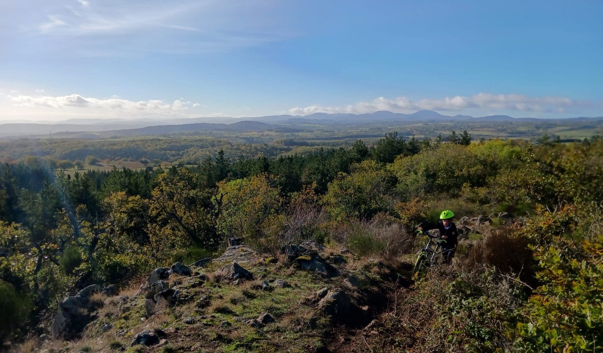 Sur les hauteurs de combronde - Balirando